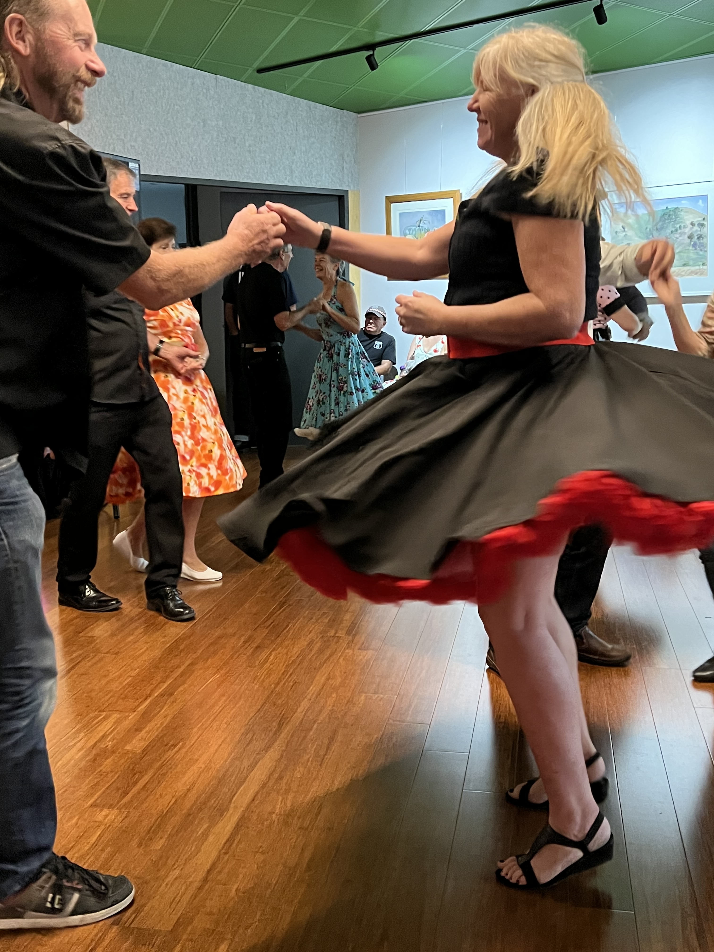 Shine Dancing Rock n Roll – Learn to Dance Rock N Roll