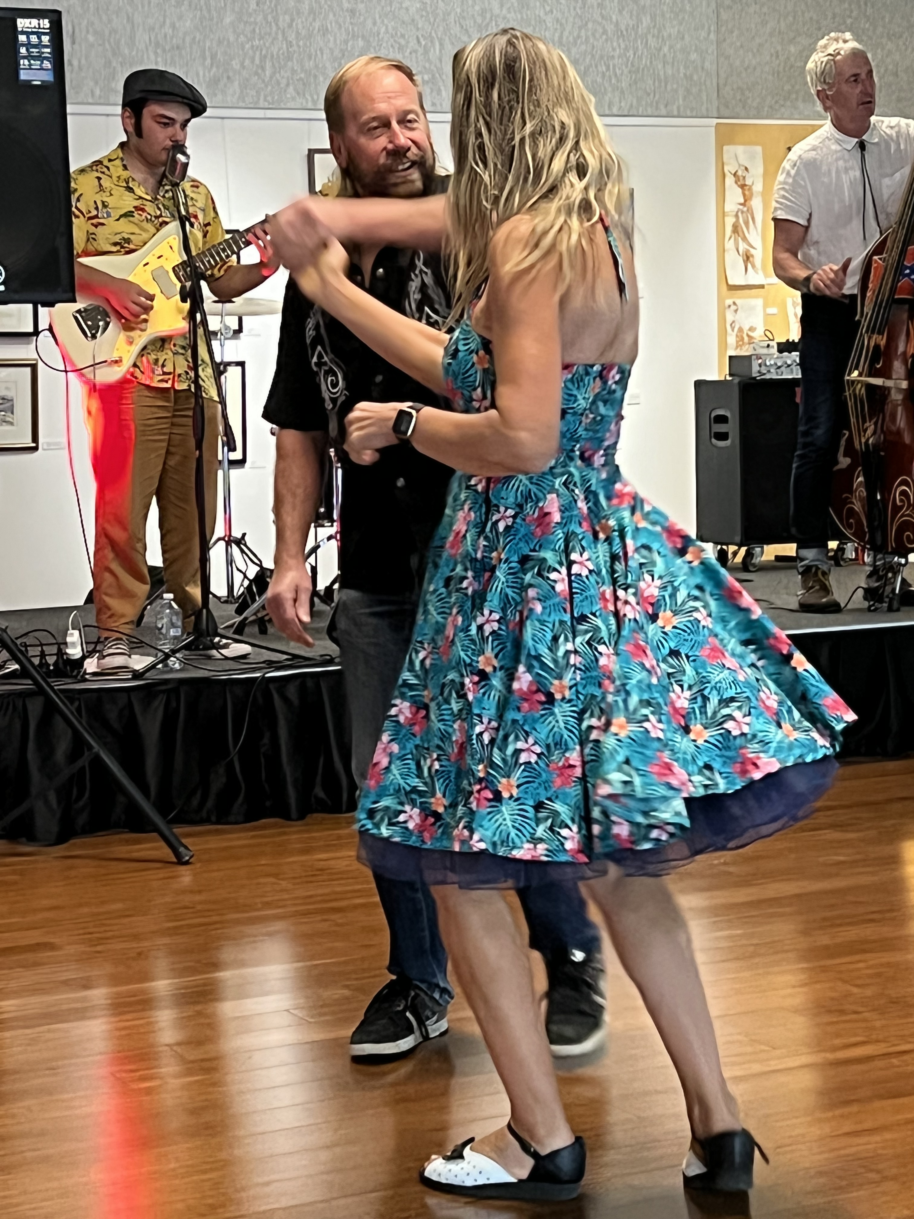 Shine Dancing Rock n Roll – Learn to Dance Rock N Roll